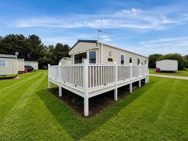8 Berth Caravan With Decking At Broadland Sands In Suffolk Ref 20199bs - Gorleston-on-Sea