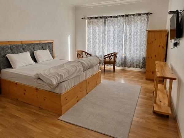 Lardak Guest House - 레