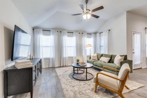 Cozy Retreat At 207 High Point Way In Justin, Tx - Roanoke, TX