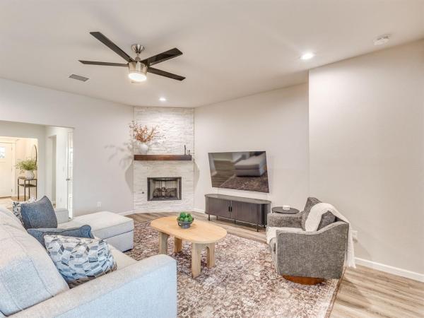 Kingsport Modern Oasis - Broken Arrow, OK
