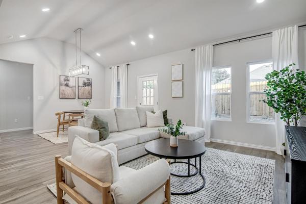 Modern 4-bedroom Home Close To Downtown Crowley! - Joshua, TX