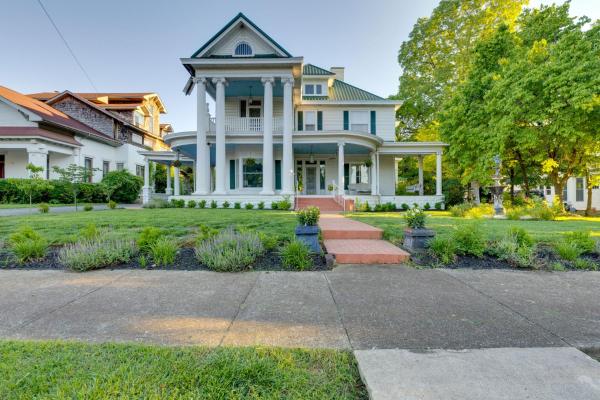 Walk To The Square! Historic Lawrenceburg Home - David Crockett State Park, Lawrenceburg