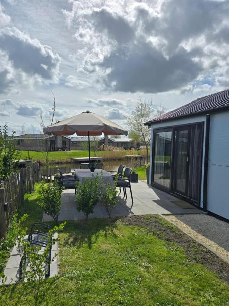 Europarcs De Ijssel Eilanden Chalet Liama Mit Steg & Zaun Ije553 - Kampen, Netherlands