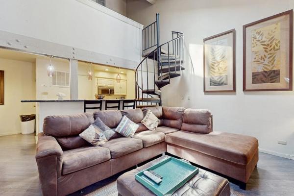 Condo With Pool Hot Tub & Lake Access - South Lake Tahoe, CA