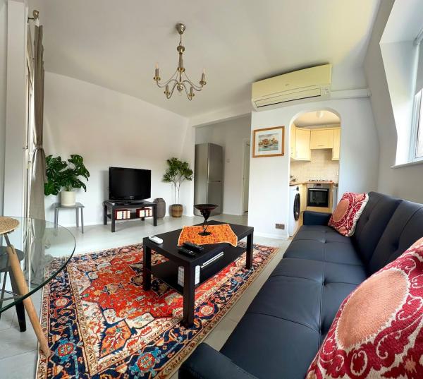 Cosy One Bedroom First Floor Apartment In Marlow Bottom - High Wycombe