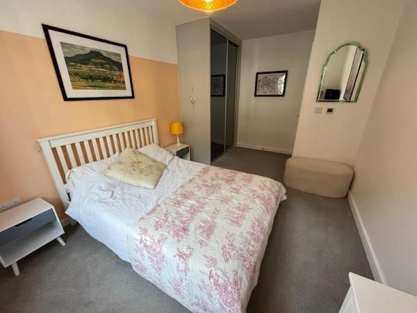 Modern 1 Bed Flat By Acton Town Tube - 哈羅