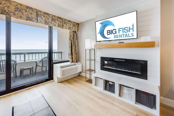 Beautiful Unit With Direct Oceanfront Views & Pool - Myrtle Beach, SC