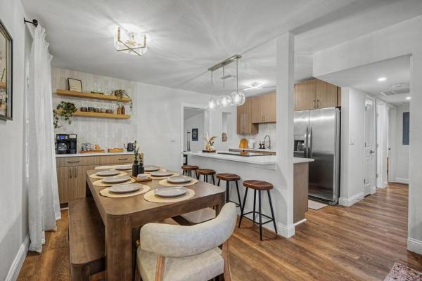 Mid-century Tampa Retreat With Private Pool & Screened Lanai - Clearwater, FL