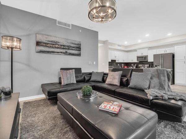 2 Bedrooms 2 Bathrooms Storey Lake 3120-106 Pc - Orlando