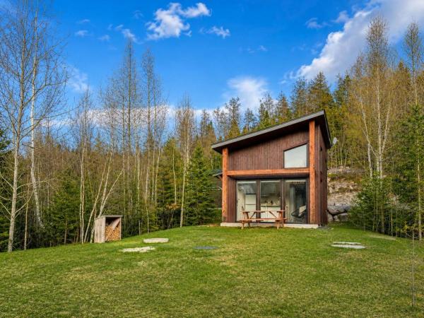 Peaceful Lake Chalet With Kayaks & Bbq & Fire Pit - Holiday Home - Quebec
