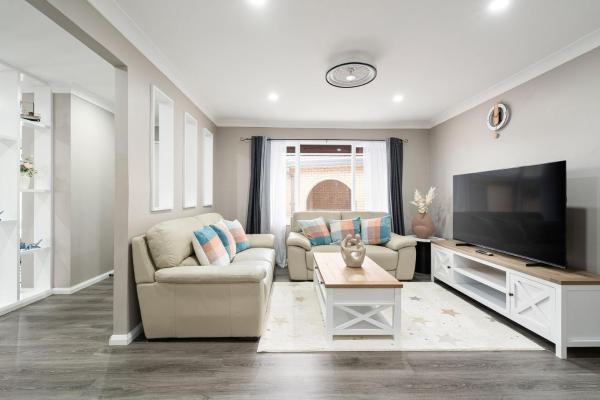 Kanahooka Lakeside With Pool & Family Escape - Wollongong