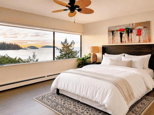 Oceanfront Escape With Private Bath And Beach Access - Gibsons