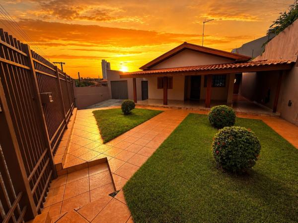 Casa Com Varanda, Muito Espaço, Com Vaga E Ar - Ourinhos