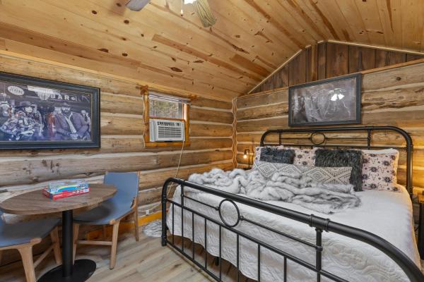 Rustic Log Cabin With King Bed Near Mount Rushmore - Mount Rushmore National Memorial