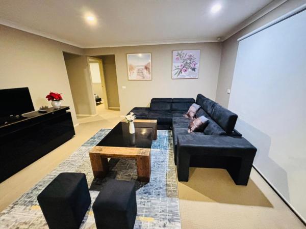 Modern Cobblebank Family Home With Double Garage - Diggers Rest