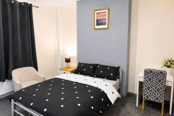 Elegant Double Room With Tv, Work Desk & Fast Wi-fi - Wolverhampton