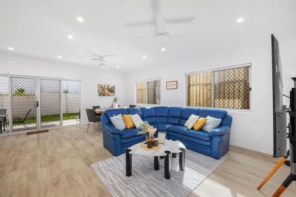 New 4br Modern Family Home Wifi & Central Ac - Brisbane