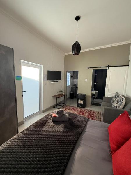 Cozy Sandton Cottage - In The Heart Of Sandton - Sandton