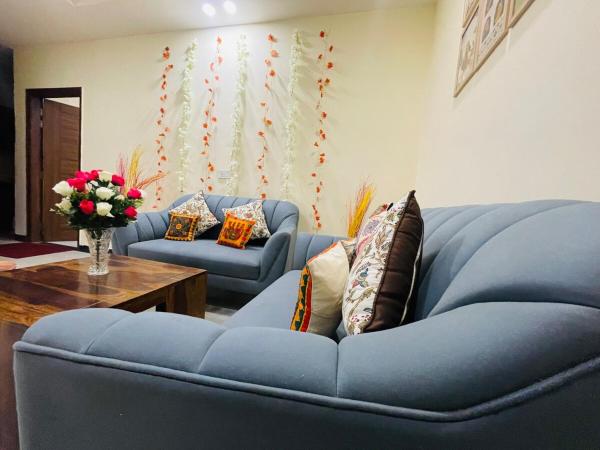 Cozy 1bhk With Patio Just 2 Mins From Medanta Hospital With 2 Acs And 300mbps Wifi - Gurugram