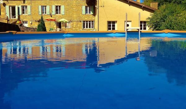 Maison Spacieuse Avec Piscine Privée à Saint-cernin-de-l'herm - Dordogne