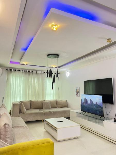 Executive 2br Apartment In The Heart Of Ikeja Gra With 24hrs Power, Wifi And Balcony - Lagos