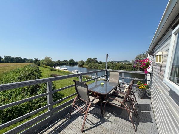 On The River Severn - Severnside Boat & Caravan Park, Caravan 9 - Cotswolds