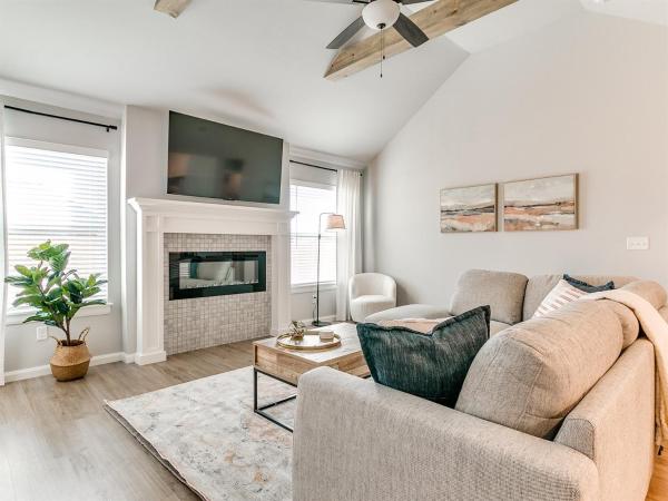 Spacious New Construction In Gated Community! - Broken Arrow, OK