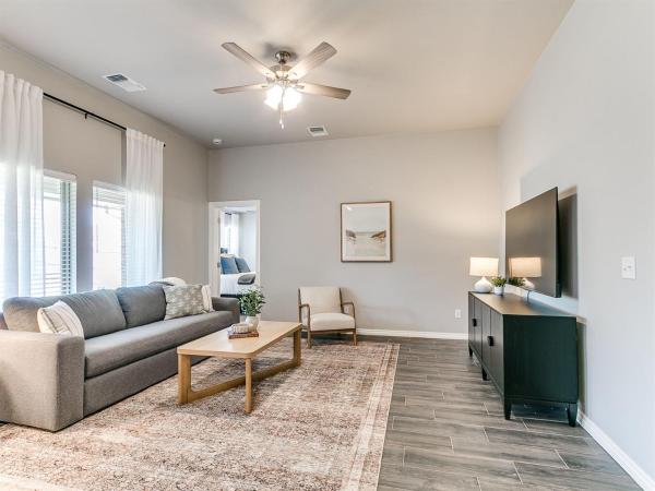 Hazelwood Retreat Comfort, Space & Convenience - Norman, OK