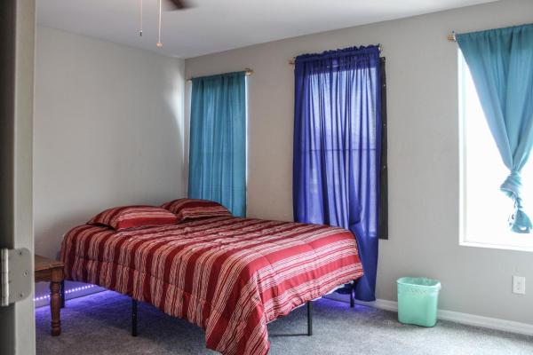 Mackenzie - Private Bedrooms With Shared Bathroom In Co-living House - Glendale, AZ