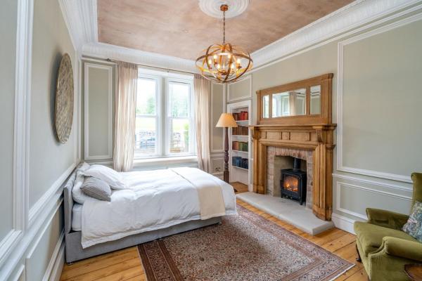 Elegant Victorian Home On Holyrood Park - Édimbourg