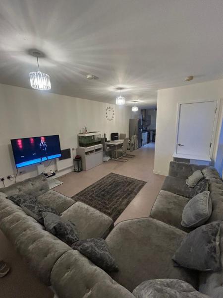 Luxury Apartment Balcony View Tube 2 Min Walk - Romford