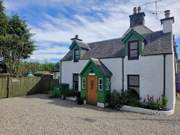 Loch Ness Village Cottage For 2 With Free Parking & Pets Welcome - Drumnadrochit
