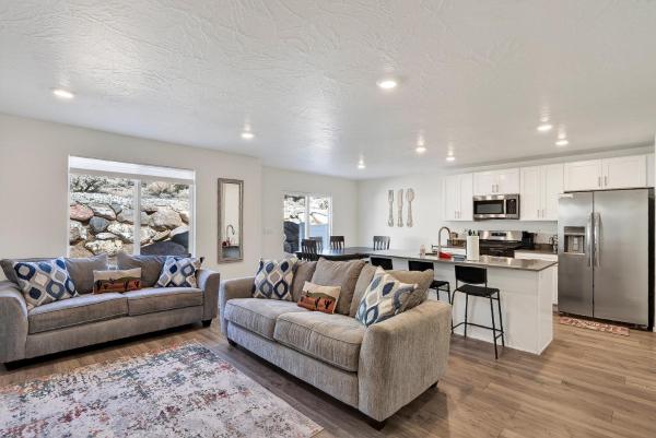 Cactus Hideaway Townhome In Cedar City - Cedar City, UT