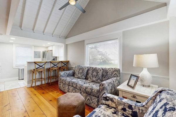 Oceanfront Cottage Near Town With Full Kitchen Ac Beach Access & Patio - Provincetown, MA