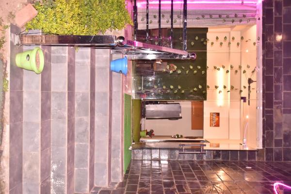 Inder Stay !! Balcony Rooms !! Parking !! - Parwanoo