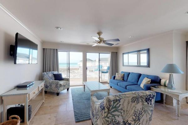 Lovely Beach Front Condo With Balcony Shared Pool & Hot Tub & Free Wifi - Destin, FL