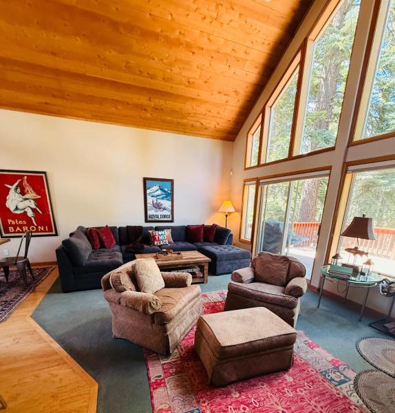 Spacious & Sunny Tahoe Donner Home - Enjoy Access To 5-star Amenities - Truckee, CA