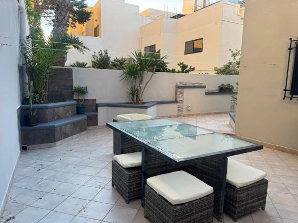 Entire 3 Bedroom Home With Terrace In St Julians - Near Spinola Bay - Malte