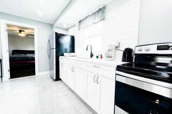 2 Homes 1 Stay-7br Niagara Falls Compound - Niagara Falls
