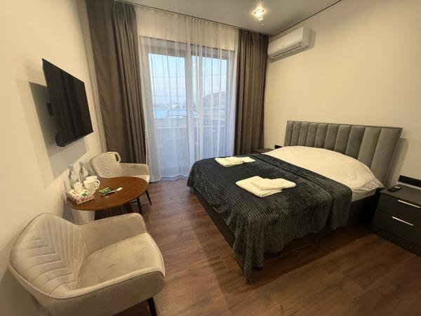 Davos Hotel And Tours - 耶烈萬