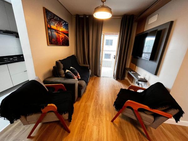 Apto 2 Dormitórios, Sacada Com Churrasqueira Elétrica E 2 Vagas De Garagem- Wi-fi Ate 7 Pessoas - Praia Grande