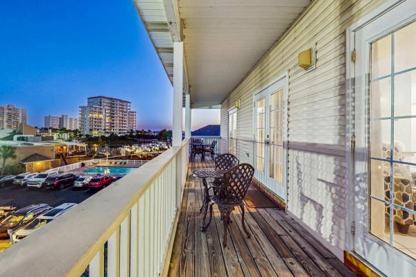 Dog-friendly Condo With A Pool Hot Tub & Tennis Courts - Walk To The Beach - Destin, FL