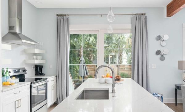 Walk Everywhere 8br Duplex With 2 Pools Sleeps 16 - Folly Beach, SC