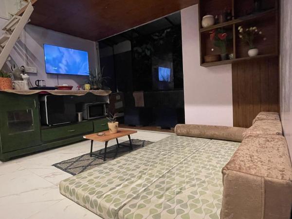 Wood House Retreat - New Delhi