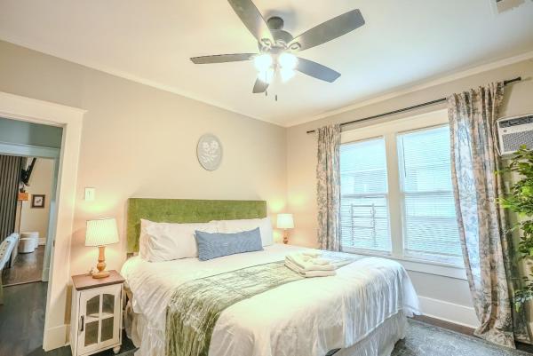 Centrally Located King Bed Midtown Liberty 2697 - Memphis, TN