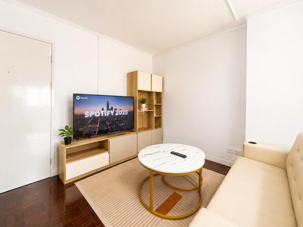Cozy Silom Retreat Near Bts Balcony Smart Tv - Bangkok