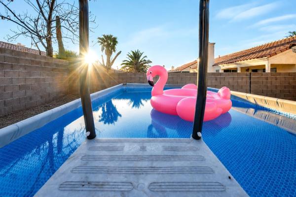 Family Fun Oasis With Hot Tub Pool Game Room - Henderson, NV
