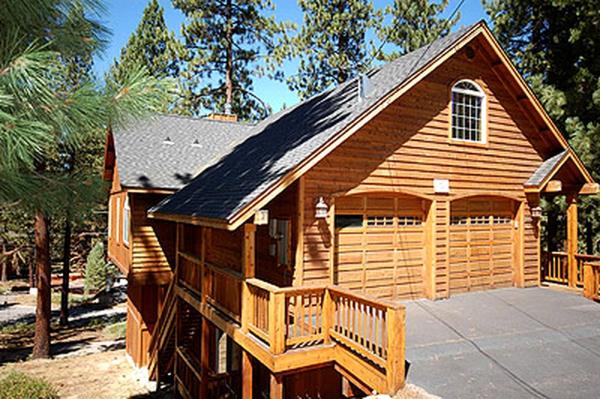 Idyllic Cabin Surrounded By Woodland Near Washoe Meadows State Park In South Lake Tahoe, California - South Lake Tahoe, CA