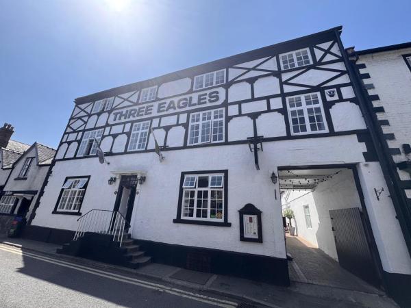 Three Eagles Hotel&restaurant And Garden Bar - Llangollen