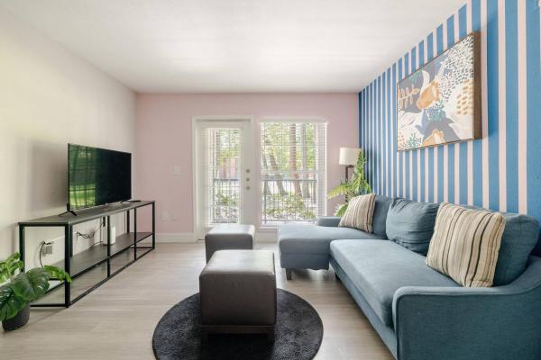 Quiet 1bed 1bath Apt With 2 Beds | In-front Of Nrg - Houston